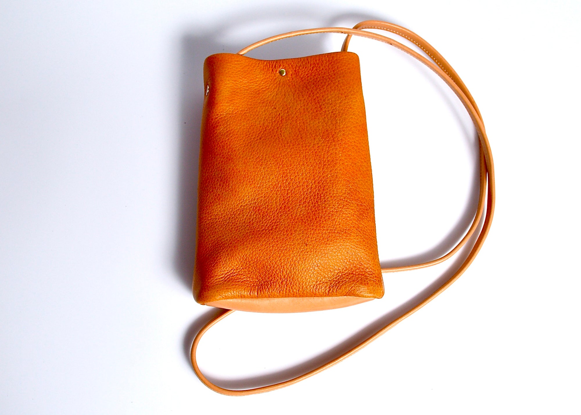 信州鹿革：寸胴スマホポーチ：DZB-100